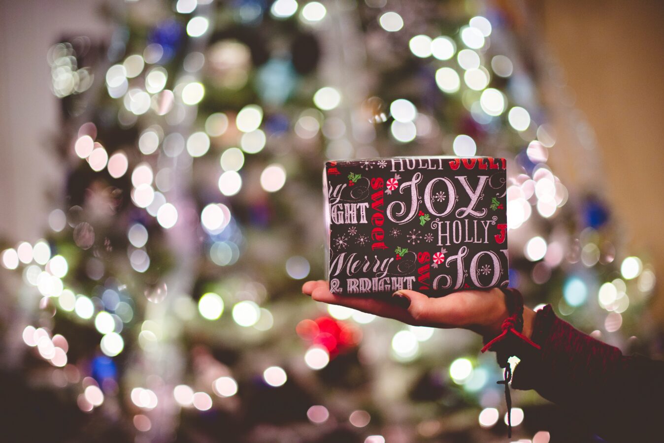 15 Quotes About Christmas Spirit and Giving